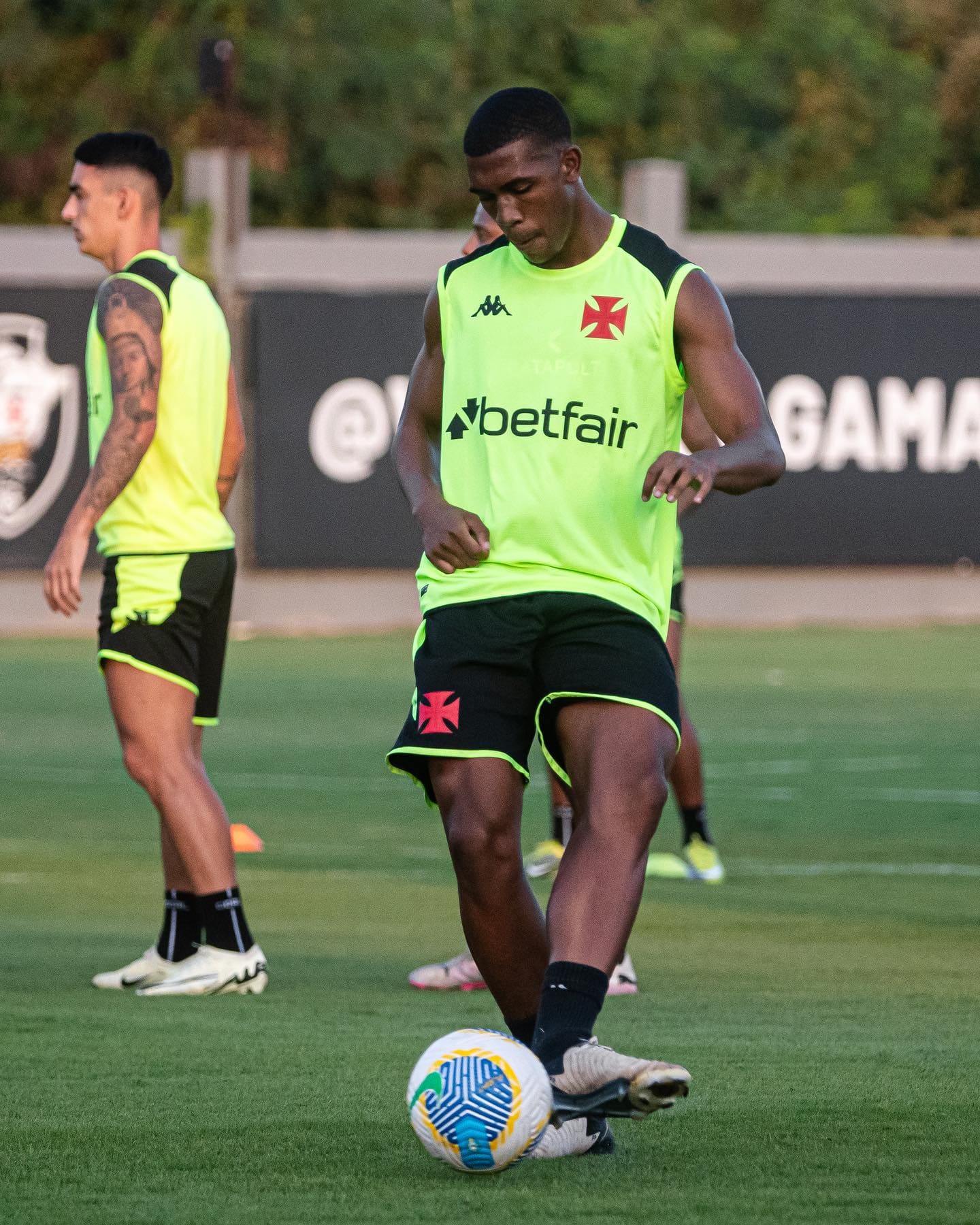 Vasco divulga imagens do treino desta sexta-feira no centro de ...